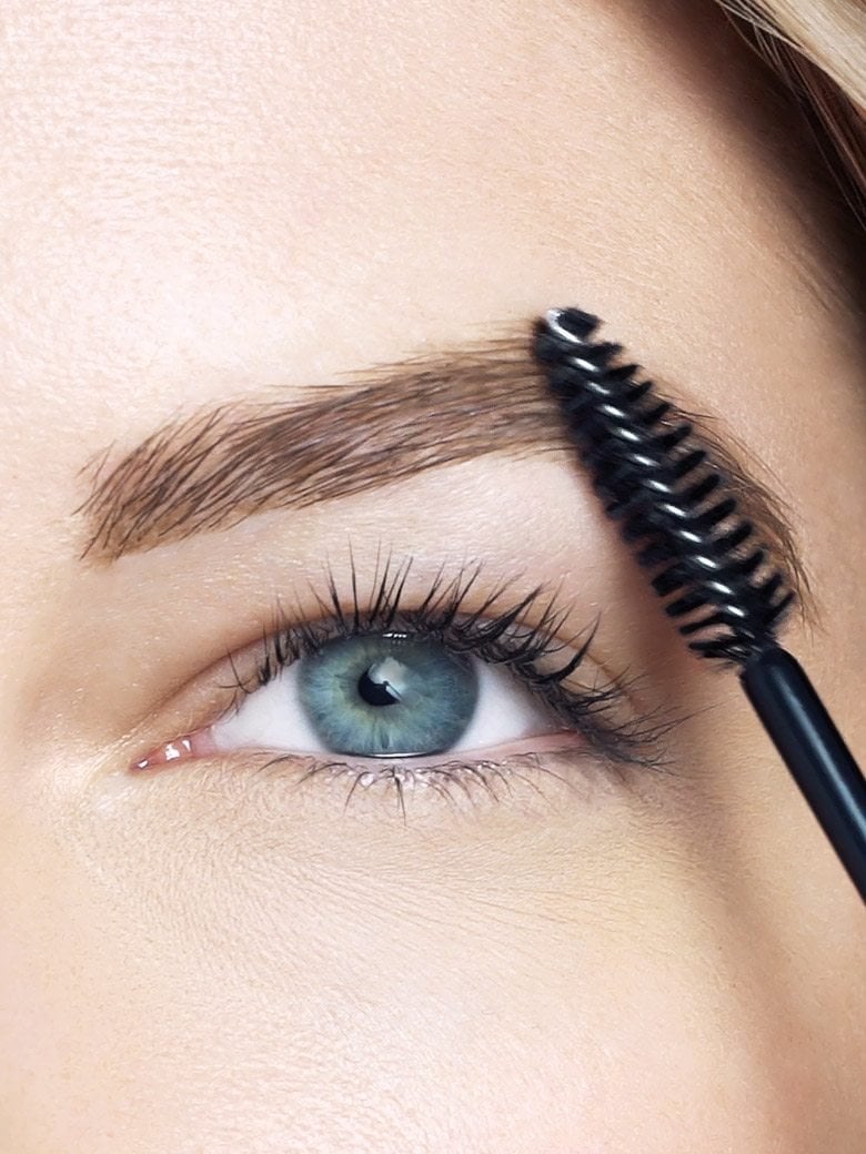 defined eyebrows makeup